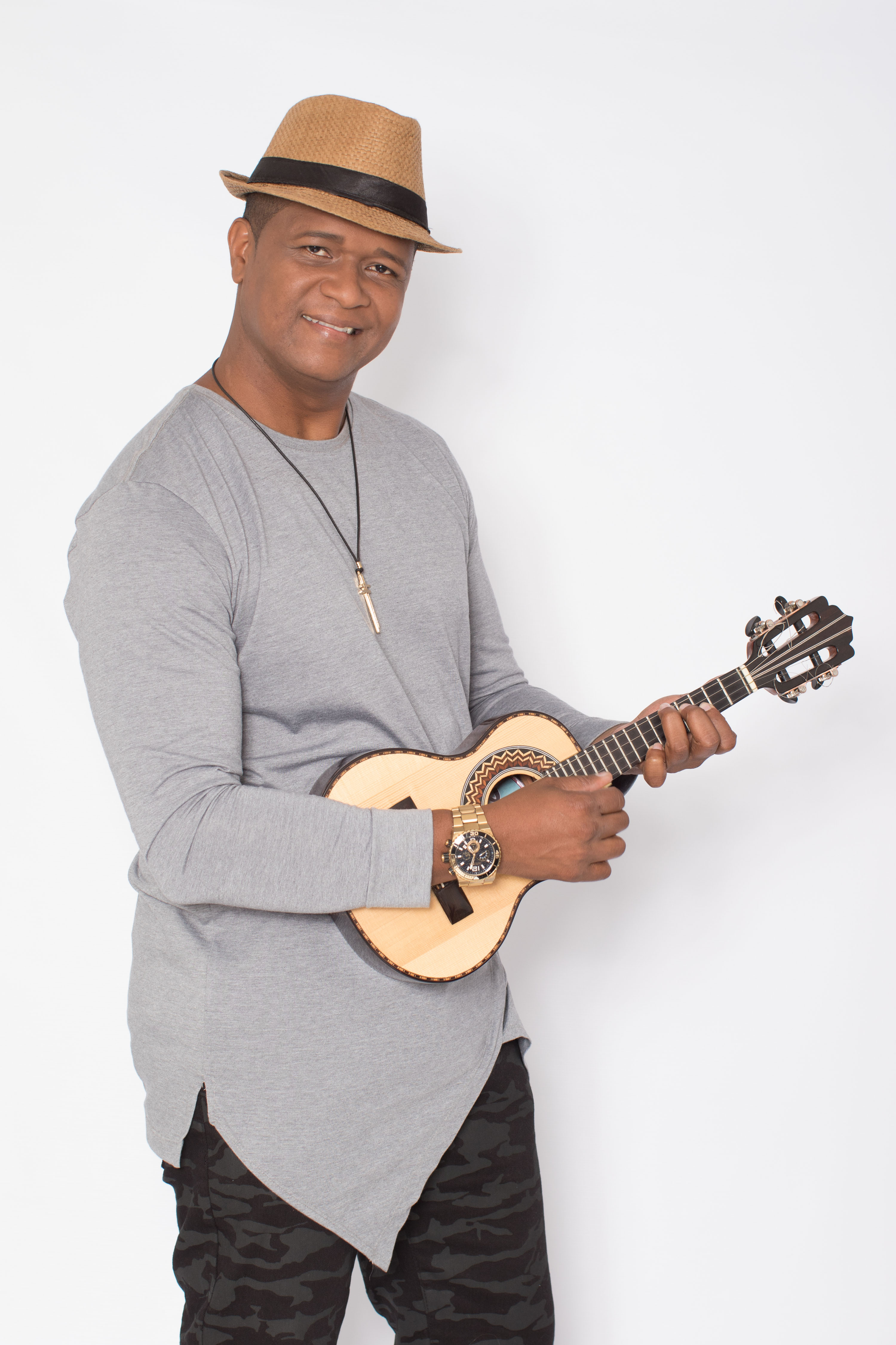 Charlles Andre marca retorno à carreira solo com novo DVD ao vivo ...