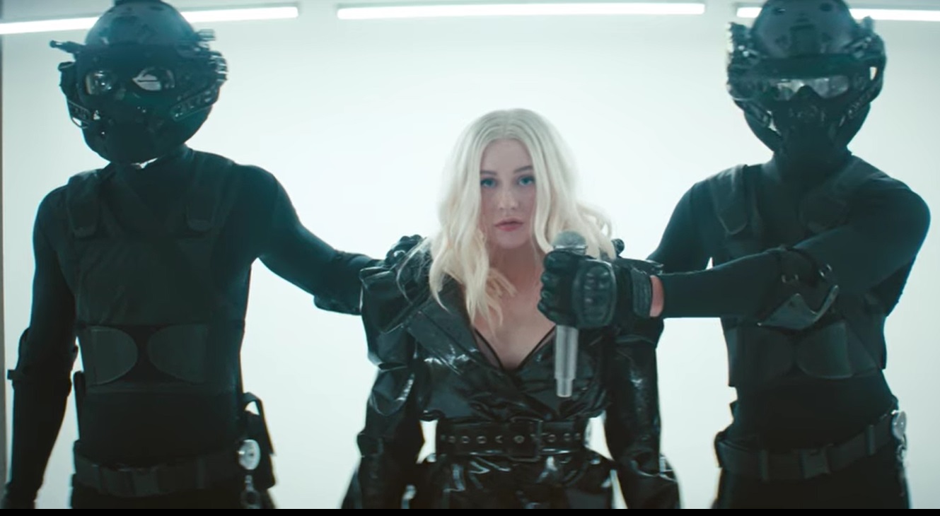 Christina Aguilera e Demi Lovato lançam o clipe de “Fall in Line ...