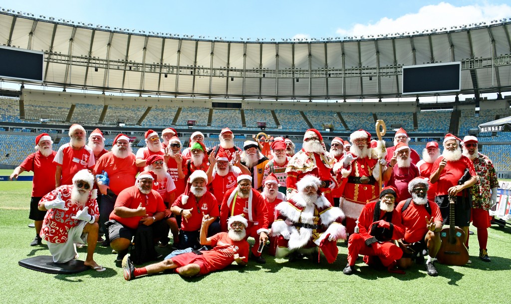 Papais Noéis ocuparam o Maracanã para uma comemoração inusitada ...