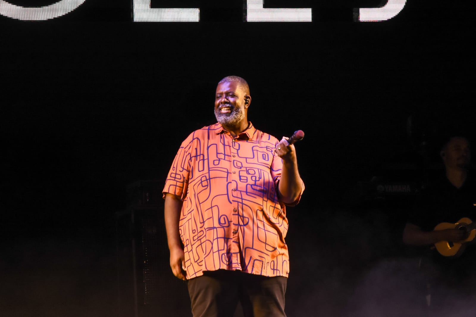 Péricles e grupo 100% se apresentam na Via Music Hall. – Revista InFoco